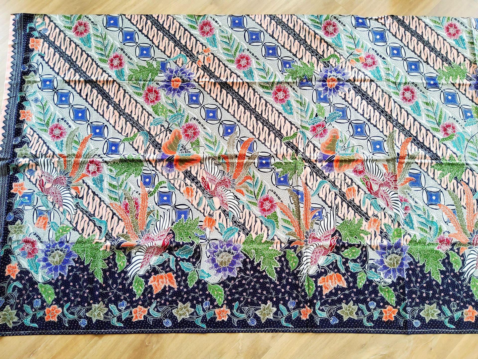 Batik Hokokai Tulis HT1634 te koop - Rinie Batiks